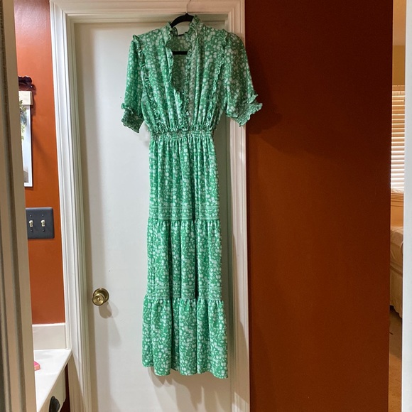 Max Edition | Dresses | Green And White Floral Maxi Dress Max Edition ...